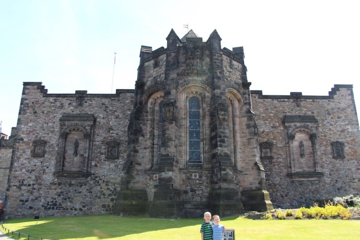 A Stop in Edinburgh, Scotland – Adventures of the 4 JLs